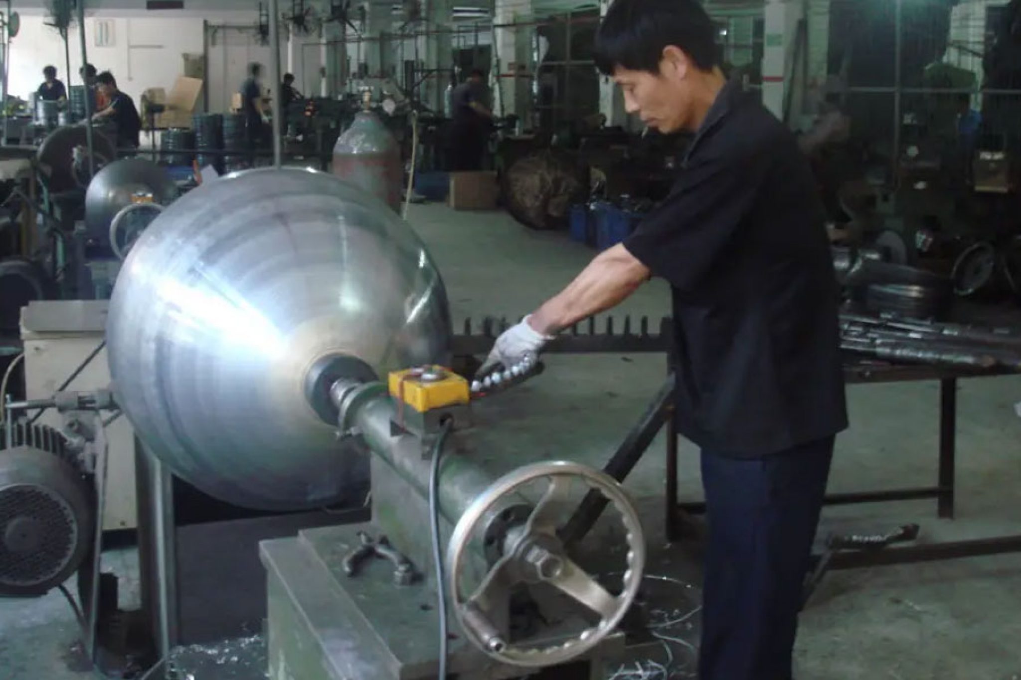 Stainless Steel Spinning Services | Spun Stainless Steel CNC Spinning
